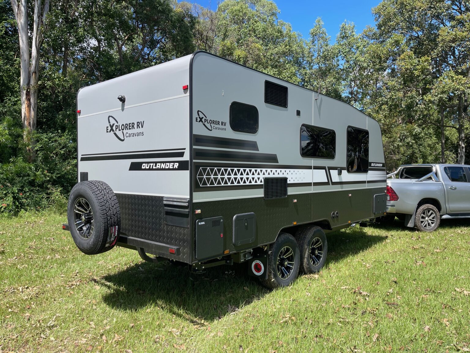 Outlander Semi Offroad - Explorer RV Outlander Semi off road